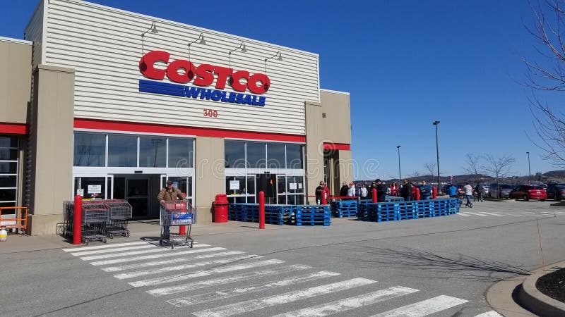 Corona Social Distancing at Costco Editorial Image - Image of ...