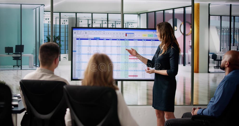 Corporate Training Presentation in Classroom Stock Photo - Image of screen, data: 315465082