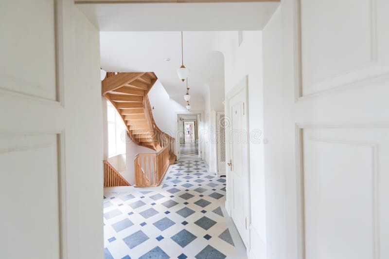 Corredor branco bonito imagem de stock. Imagem de arquitetura - 22659439