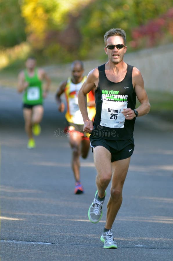 Corredor De Maratón En La Colina Foto de archivo editorial - Imagen de ...