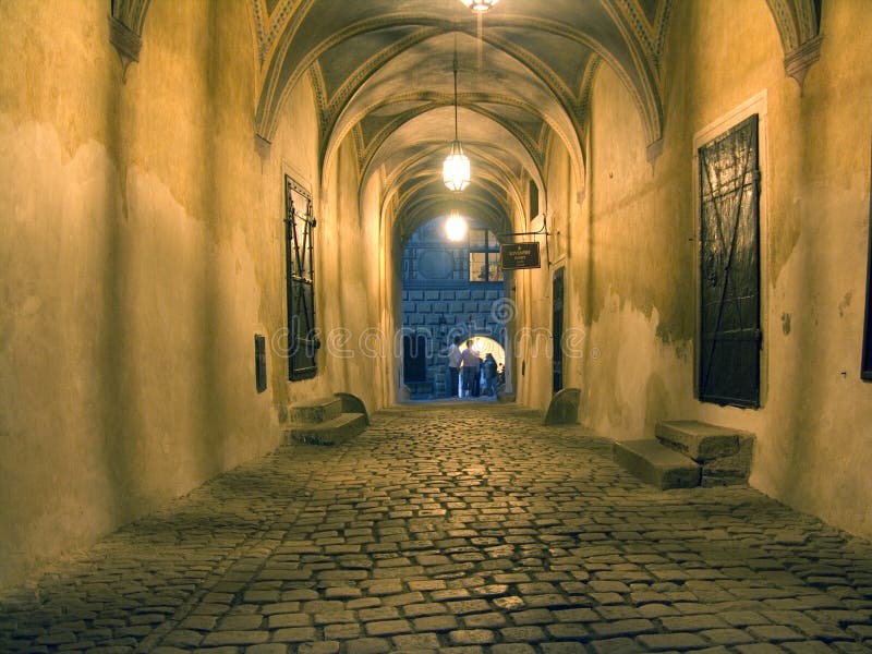 Corredor Do Castelo, Czesky Krumlov Foto de Stock - Imagem de noite ...