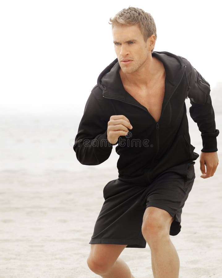 Homem a correr imagem de stock. Imagem de ativo, sair - 25235717