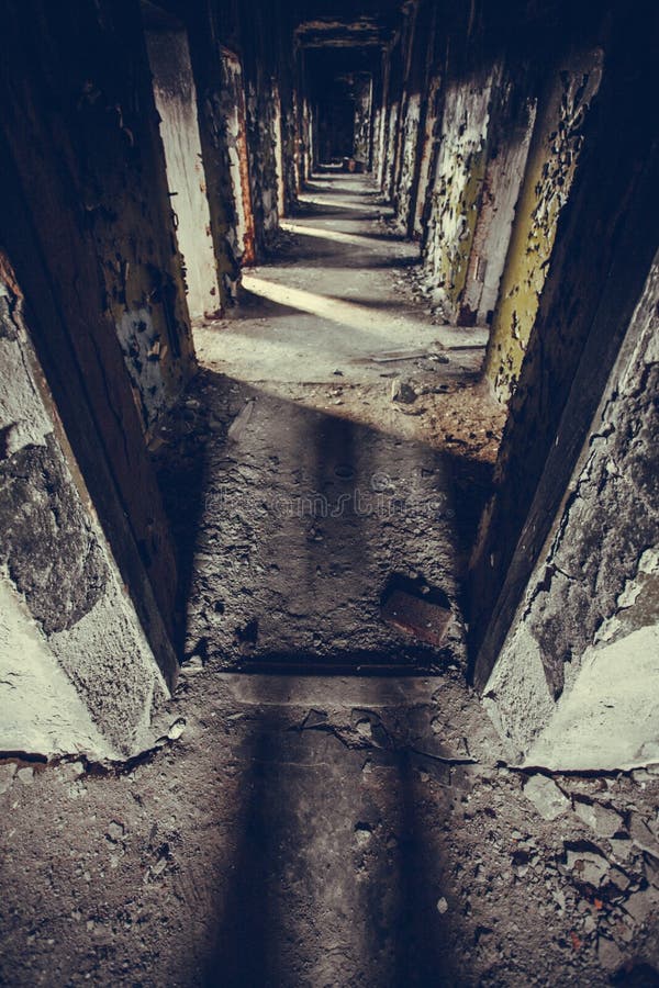 O Corredor Sombrio Escuro E Sombrio, Completo Dos Mistérios, O Corredor ...