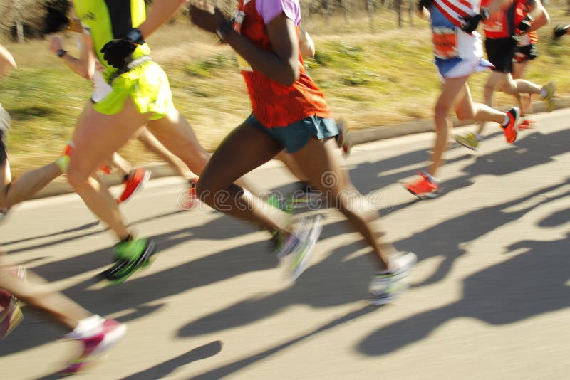 Corredores foto de archivo. Imagen de fluorescente, ejercicio - 102838830