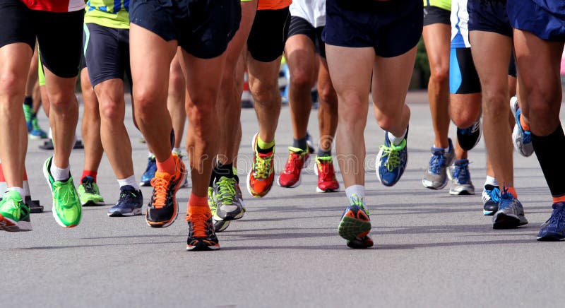 Corredores a Competir Ao Meta Da Maratona Foto de Stock - Imagem de ...