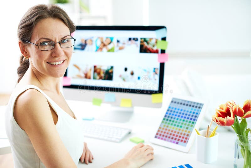 Corrigindo cores imagem de stock. Imagem de fofofo, monitor - 33082397