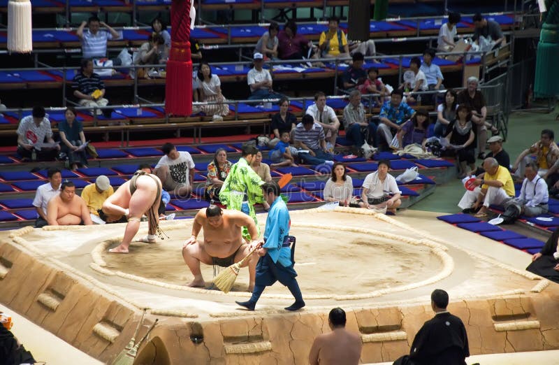 Torneo di Sumo fotografia stock editoriale. Immagine di grasso - 21898093