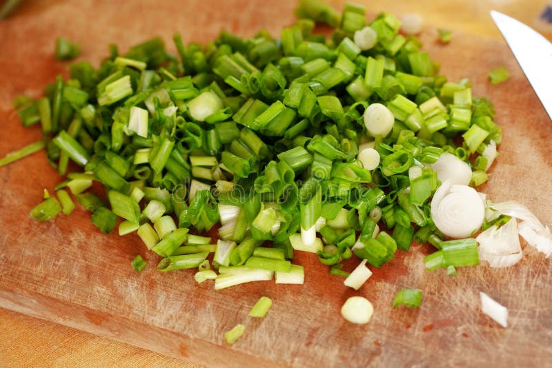 Corte a cebola verde foto de stock. Imagem de verde, alimento - 15392034