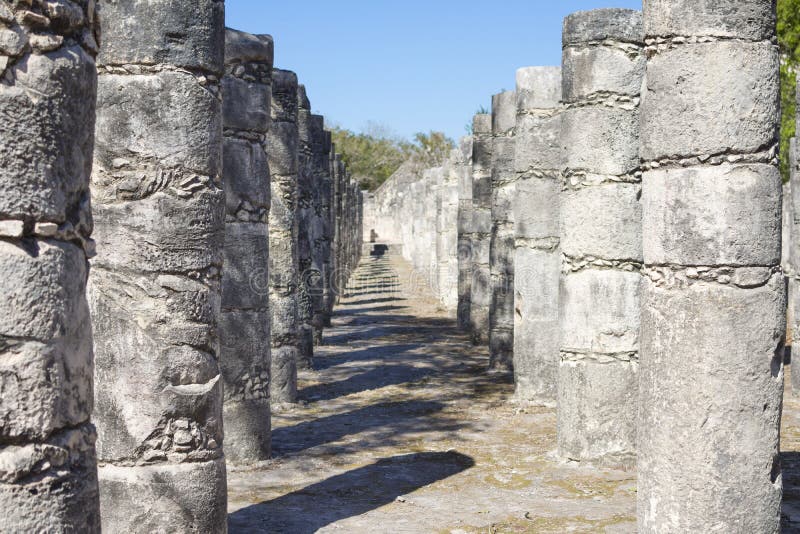 Corte De Las Mil Columnas En Chichen Itza, Ruinas Mayas En La Península ...