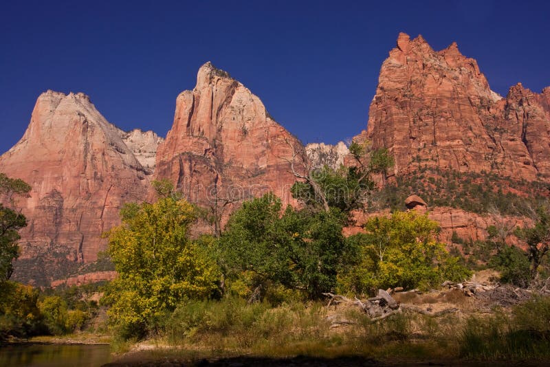 Corte de los patriarcas foto de archivo. Imagen de arenisca - 7685344