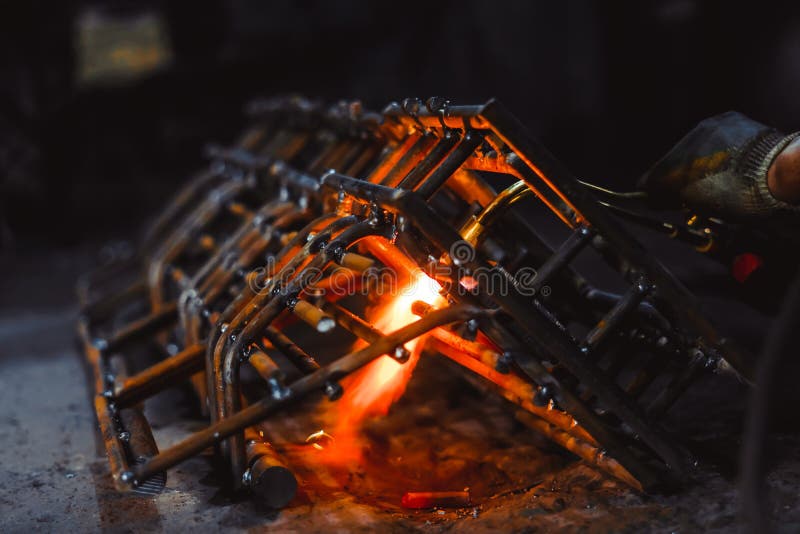 Corte Do Metal Com Tocha Do Acetileno Foto de Stock - Imagem de homem ...