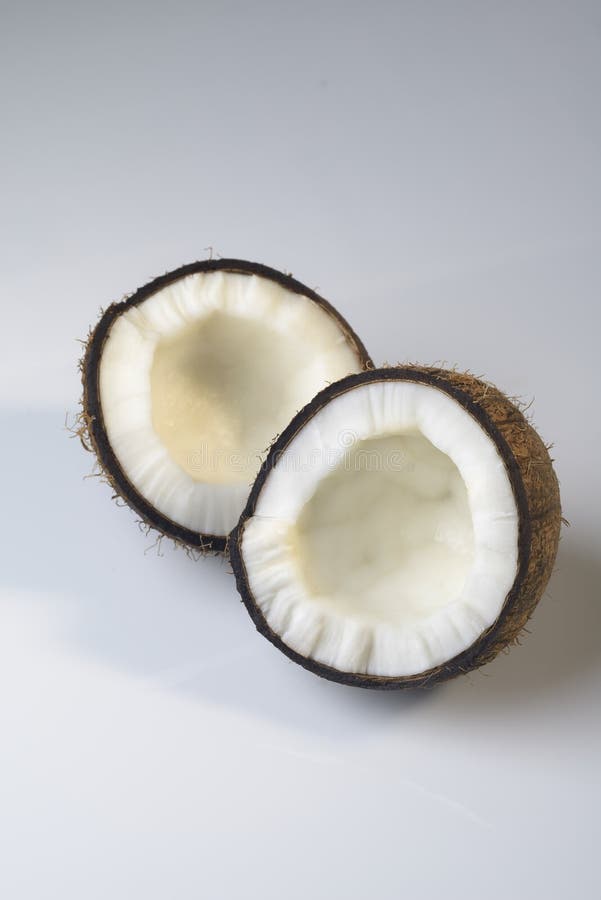 Corte Transversal De Una Fruta Del Coco Imagen de archivo - Imagen de ...