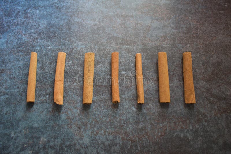 Corteza De Canela Seca Completa Foto de archivo - Imagen de sabor ...