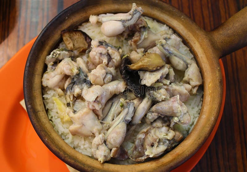 Cosce di rana con riso fotografia stock. Immagine di culinario - 31590112