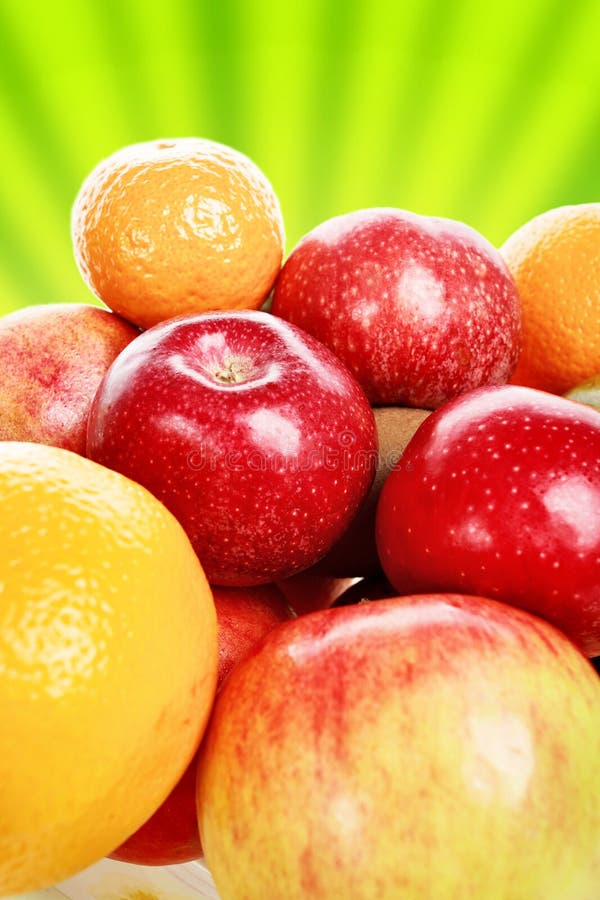 Cosecha de las frutas imagen de archivo. Imagen de verano - 5307597