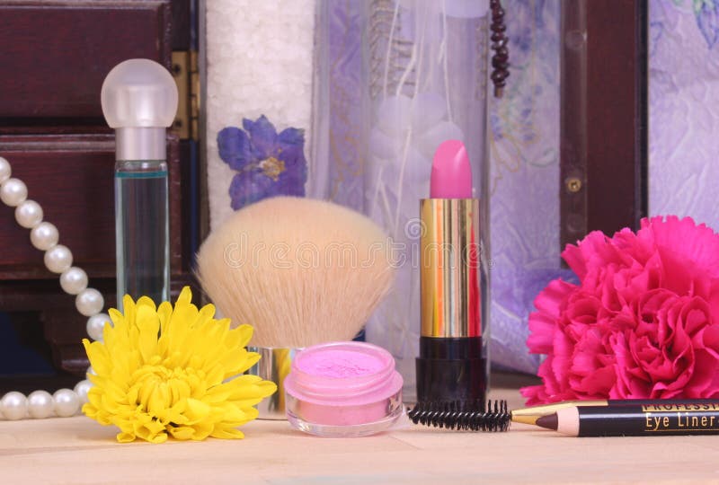 Cosmetics and Jewelry stock image. Image of necklace, bracelet - 4082235