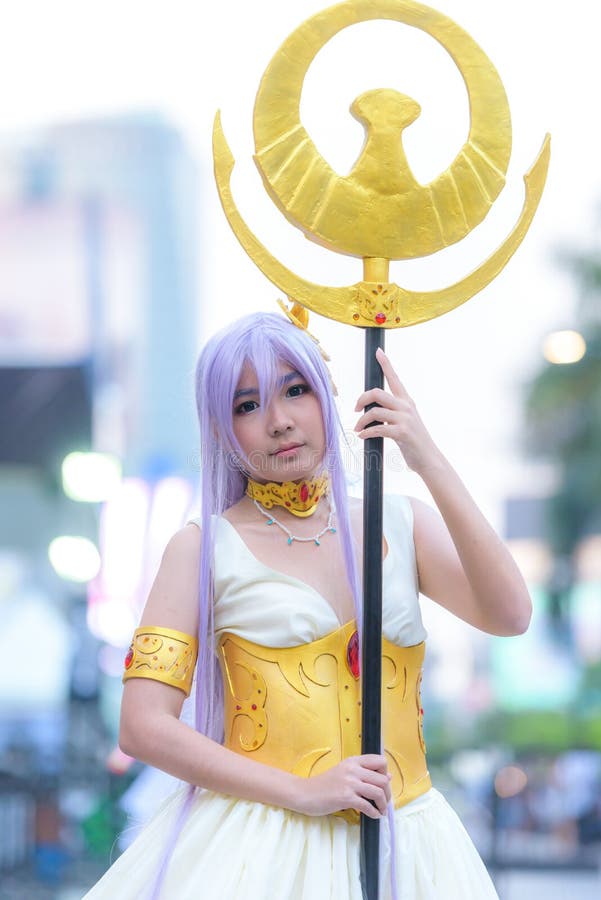 Cosplayer Como Caracteres Athena Del Santo Seiya Fotografía editorial ...