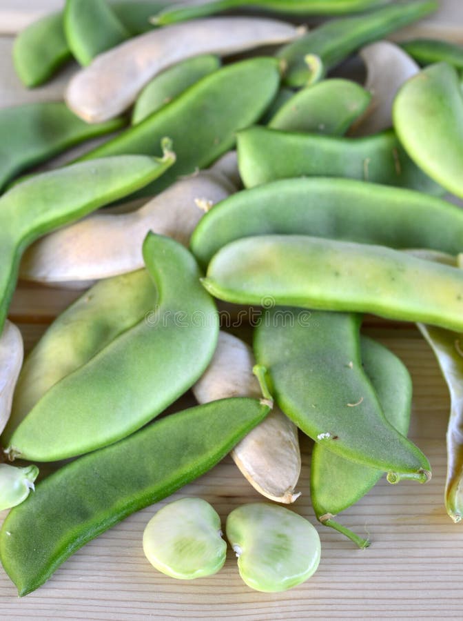 Cosses de Lima-haricot photo stock. Image du vert, légumineuses - 24517444