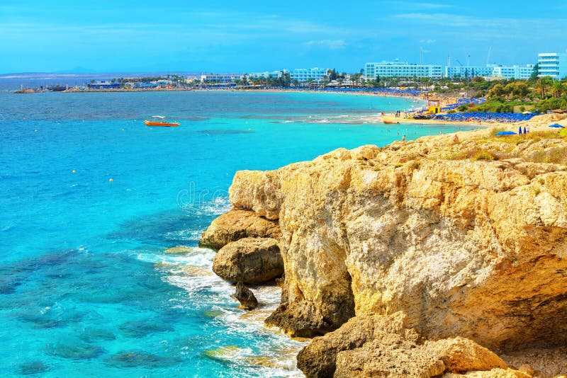 Playa Chipre De Ayia Napa Nissi Imagen de archivo - Imagen de verano ...