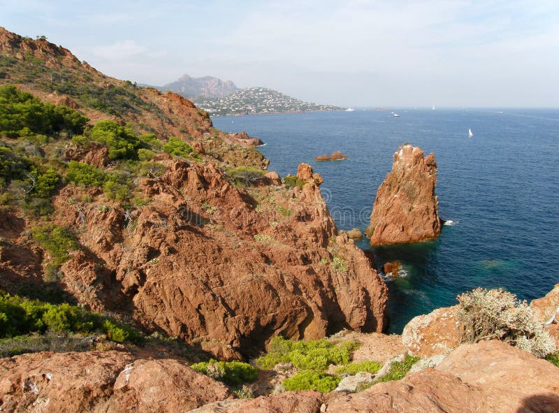 Costa De La Roca En Provence Foto de archivo - Imagen de rojo, roca ...