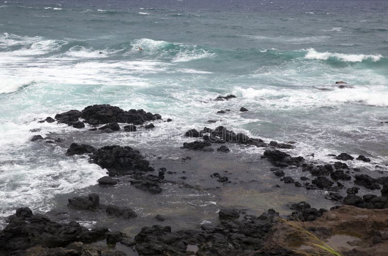 Costa De La Roca De La Lava De Maui Foto de archivo - Imagen de ...