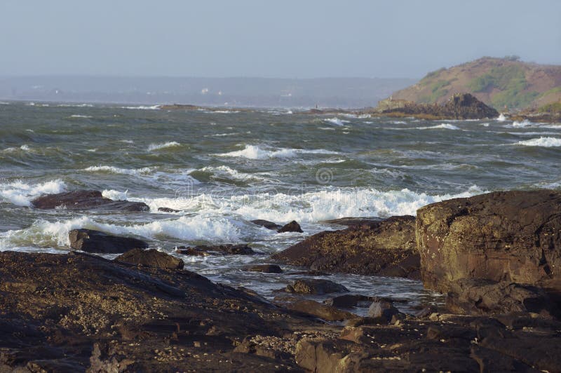 Costa Rocciosa Di Mar Arabico in Goa Fotografia Stock - Immagine di ...