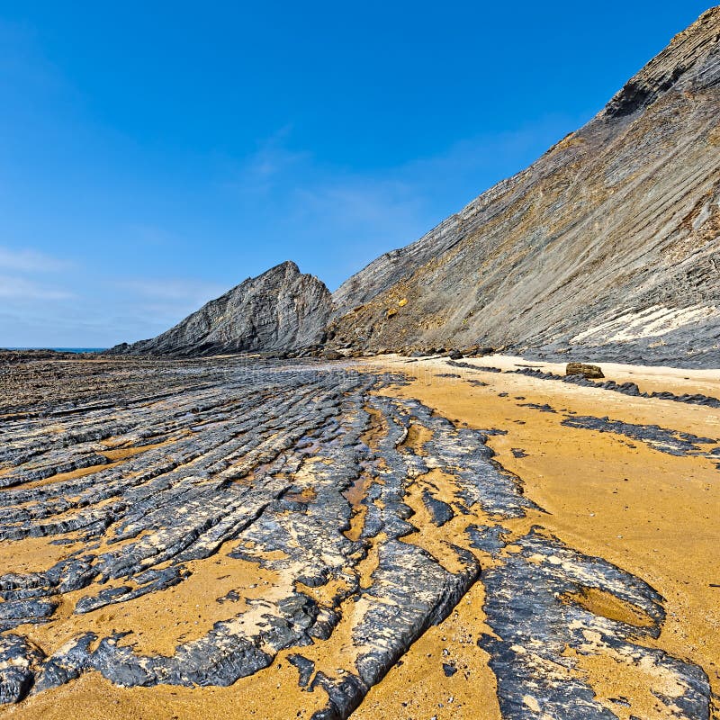 Costa rochosa em Portugal imagem de stock. Imagem de outono - 99810195
