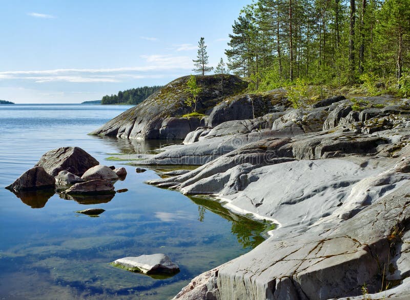 Lago Ladoga E Paisagem De Pedra Pequena Das Ilhas Foto de Stock ...