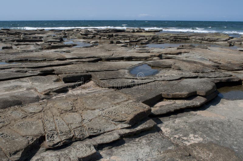 Costa rocosa imagen de archivo. Imagen de piedra, fondo - 21340545