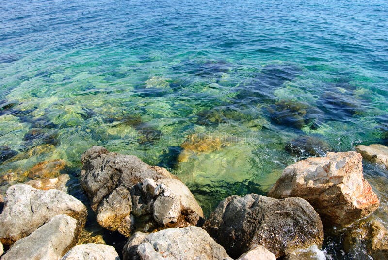 Costa rocosa imagen de archivo. Imagen de piedras, guijarros - 58966011