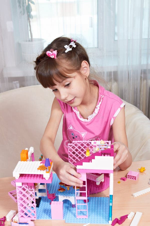 Costruzione Della Camera Del Giocattolo Fotografia Stock - Immagine di ...