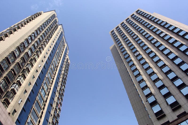 Edifici moderni fotografia stock. Immagine di tetti, città - 13895620