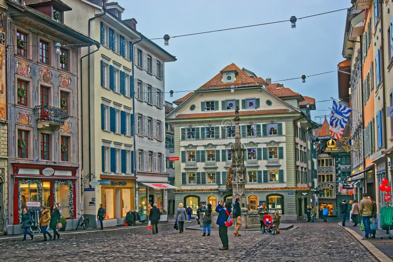 Muhlenplatz in Lucerna Città Vecchia, Svizzera Fotografia Editoriale ...