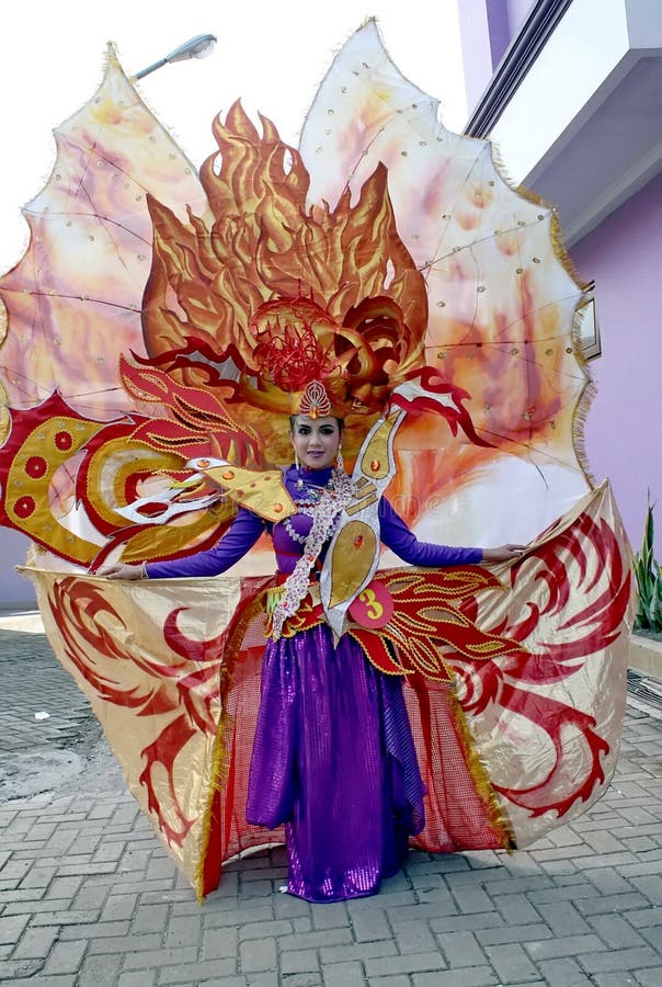 Costume Parade Participants while Preparing To Perform Editorial Image ...