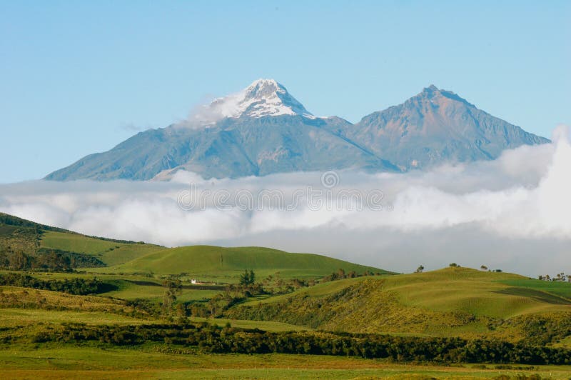 Cotopaxi-Vulkan in Ecuador stockbild. Bild von weiden - 14969597