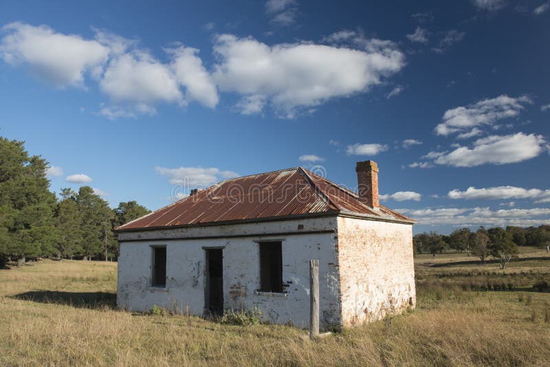 Cottage in Australia Countryside Stock Image - Image of scenic ...