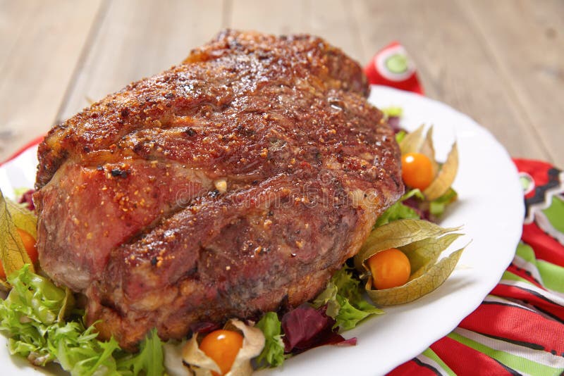 Cou rôti de porc photo stock. Image du préparé, jambon - 62732934
