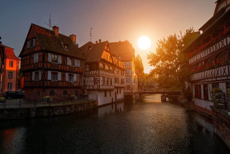 Coucher Du Soleil De Strasbourg Image stock éditorial - Image du beau ...