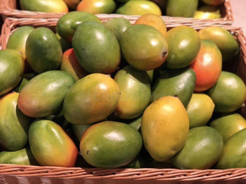 Couleur verte de mangues photo stock. Image du manger - 111702550