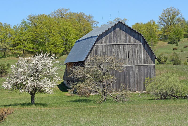 Country Landscape in Spring Stock Image - Image of green, barn: 26320715