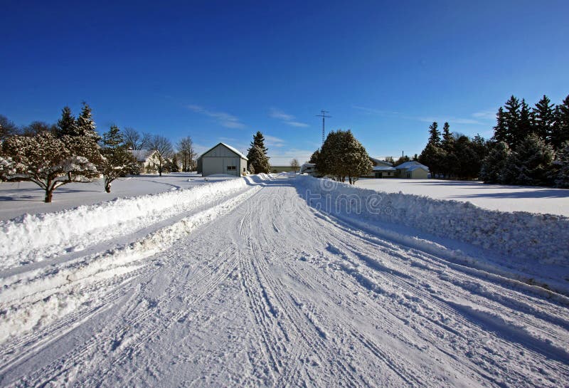 Country winter scene stock image. Image of december, quiet - 17842349