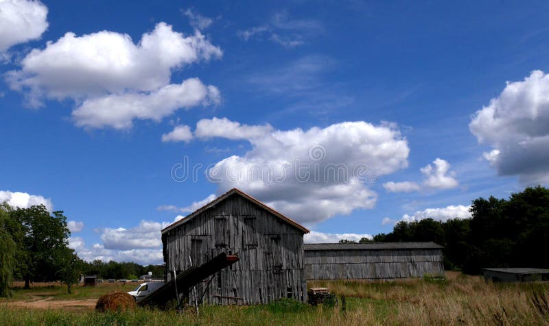 Countryside hut stock photo. Image of tree, summer, vacation - 97014782