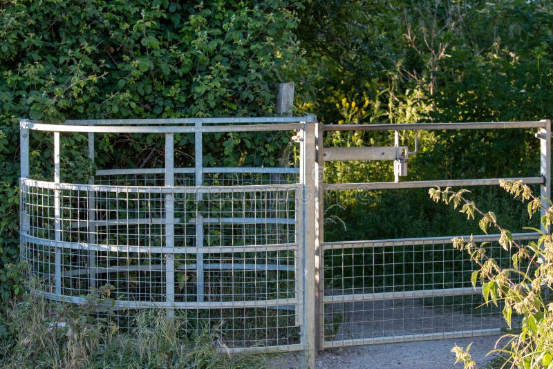 Countryside kissing gate stock image. Image of grass - 185884699