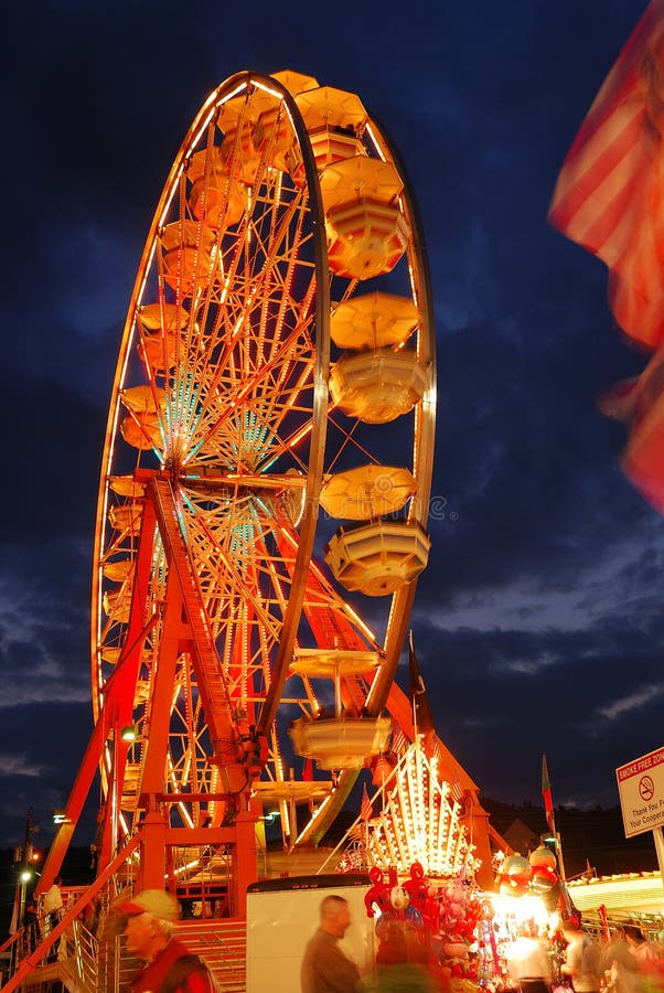 Nighttime fun at the Fair editorial photography. Image of county - 8771627