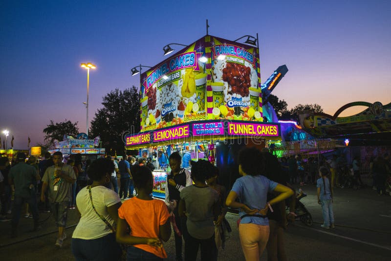 County Fair at Night, Games on the Midway Editorial Photography - Image ...