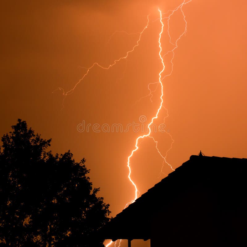 8,219 Foudre Rouge Photos libres de droits et gratuites de Dreamstime