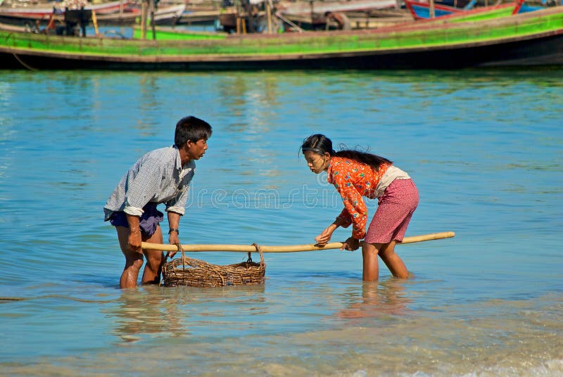 Couple carrying a fish editorial stock image. Image of couple - 24664909