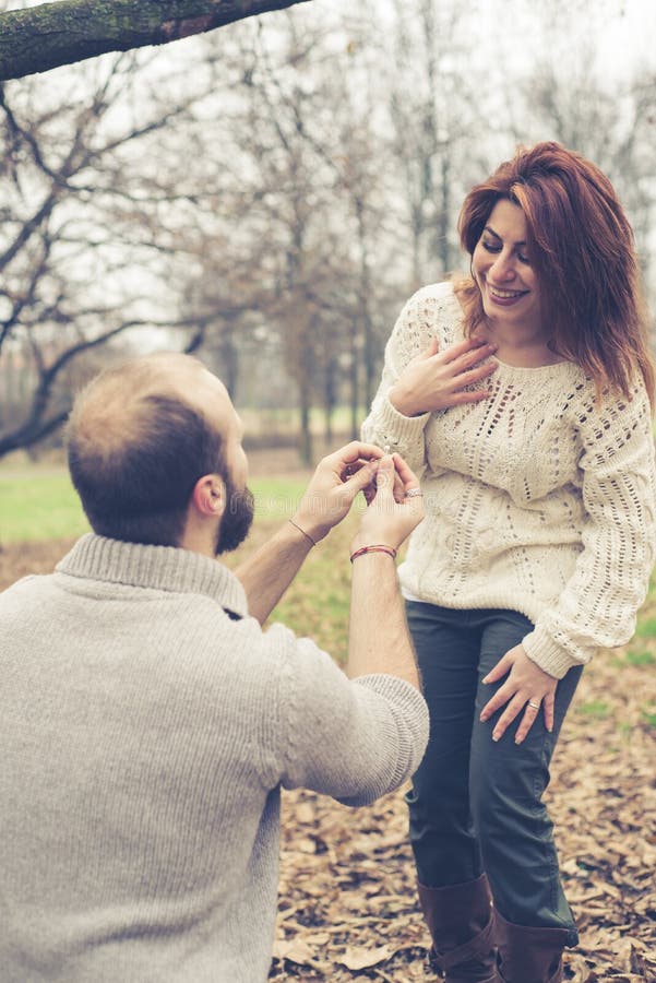 Young Man Makes a Marriage Proposal To His Girlfriend and Surprises Her ...