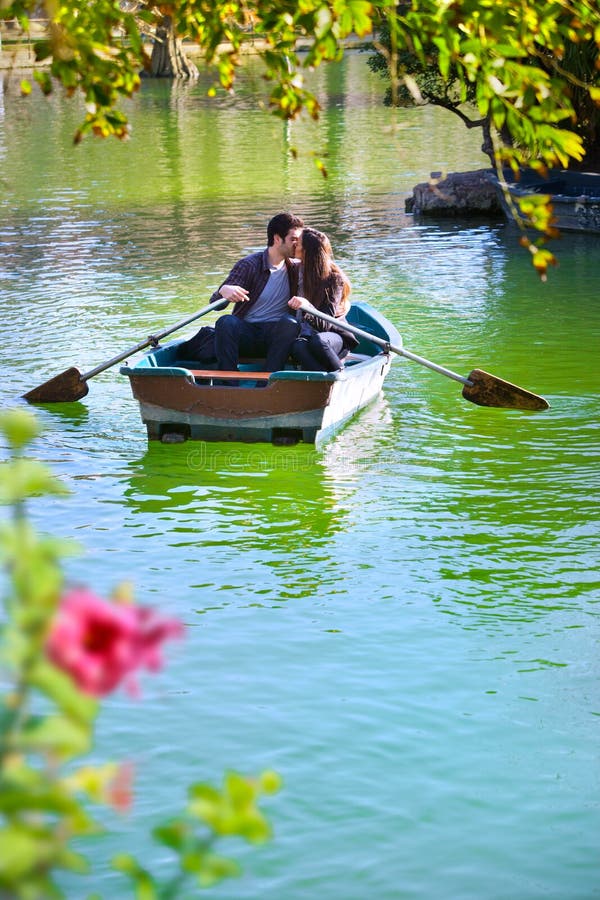 35+ Boating couple Free Stock Photos - StockFreeImages
