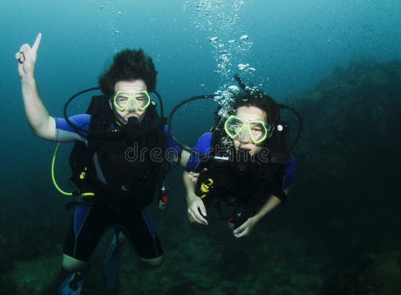 Couple scuba diving stock photo. Image of apparatus, enjoyment - 18234544